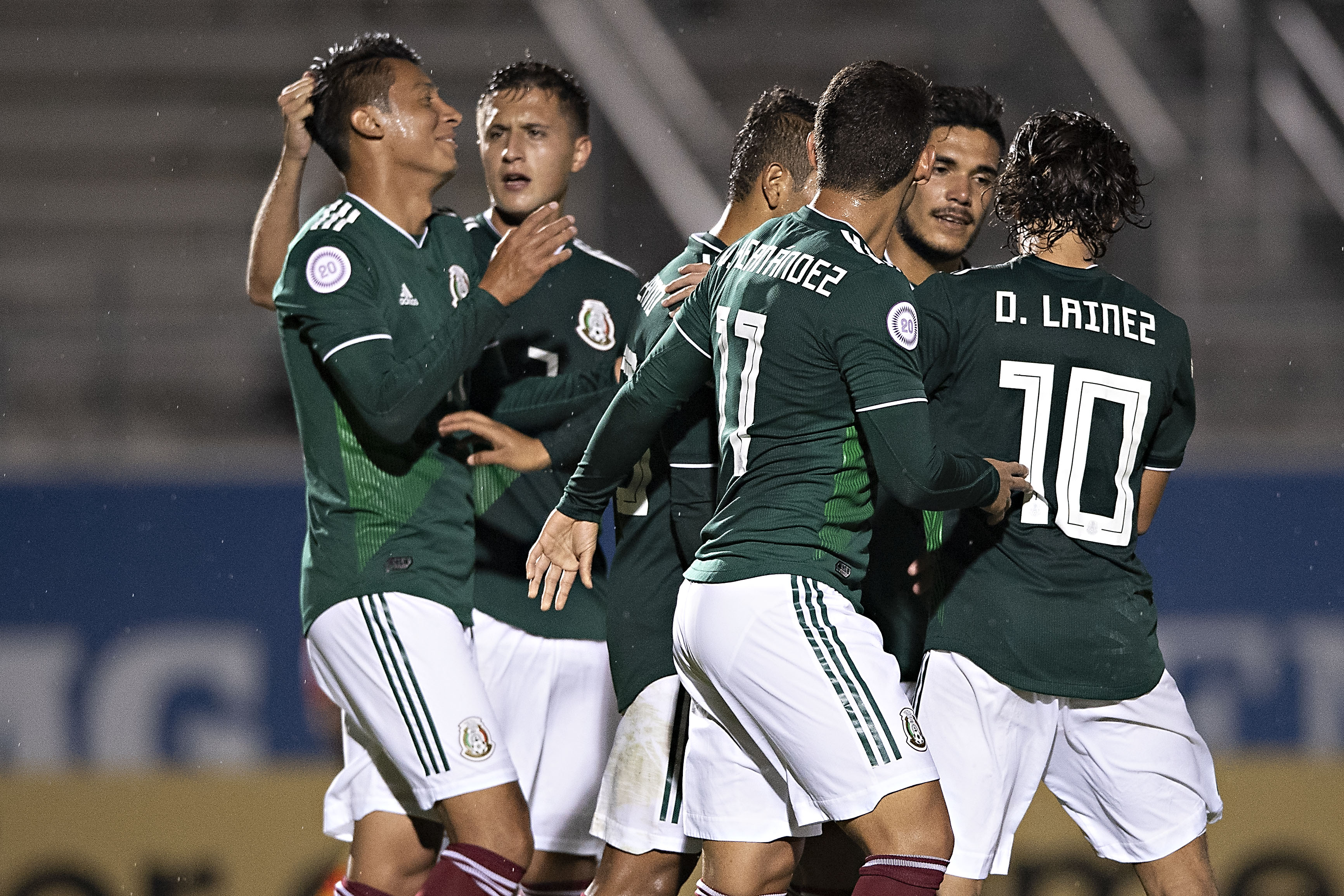 México apunta a la Copa del Mundo contra El Salvador