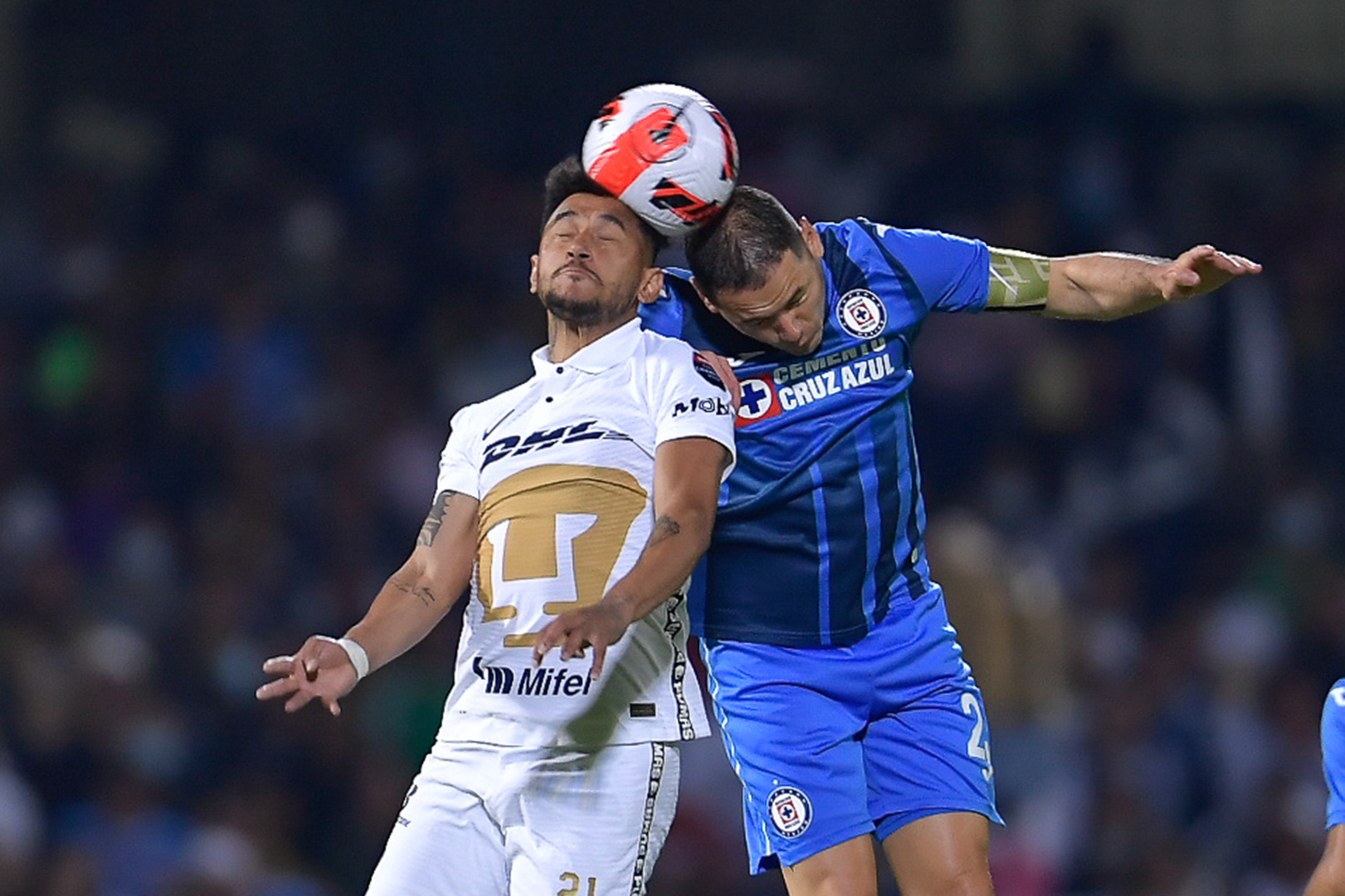 Cruz Azul, Pumas pick up points away from home